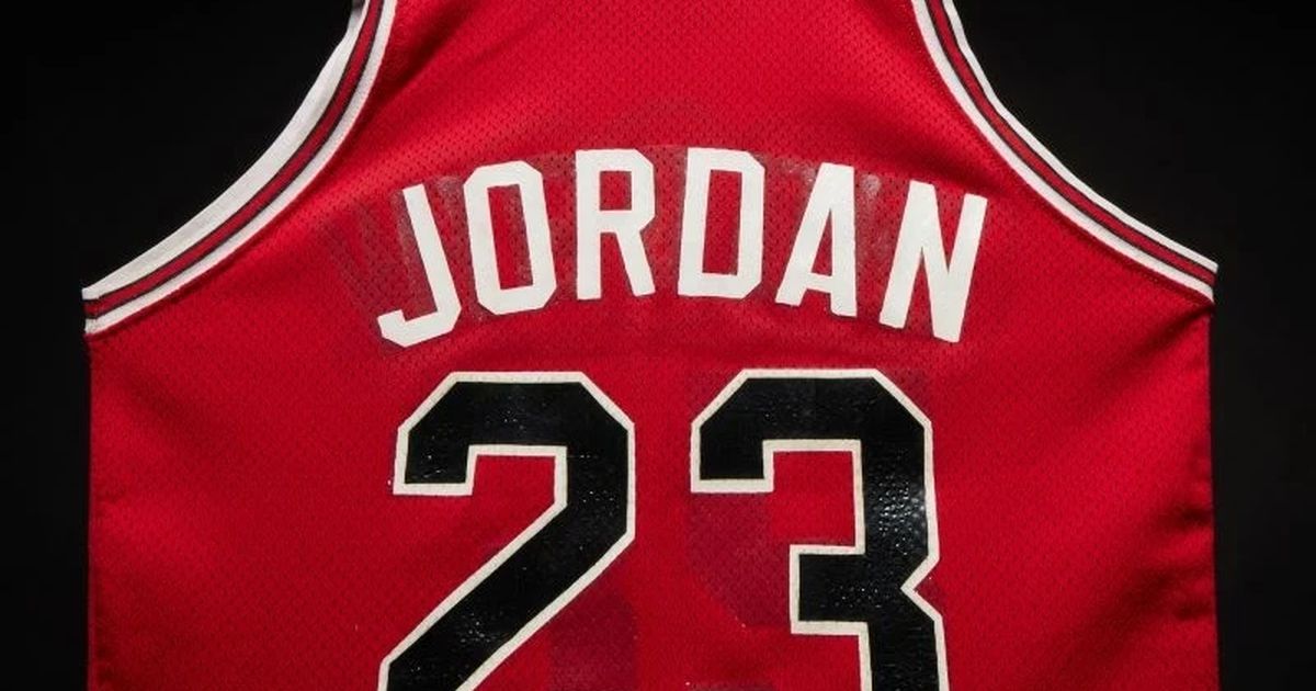 4,2 triệu đô cho áo đấu "second-hand" của Jordan: Bí mật đằng sau kỷ ...